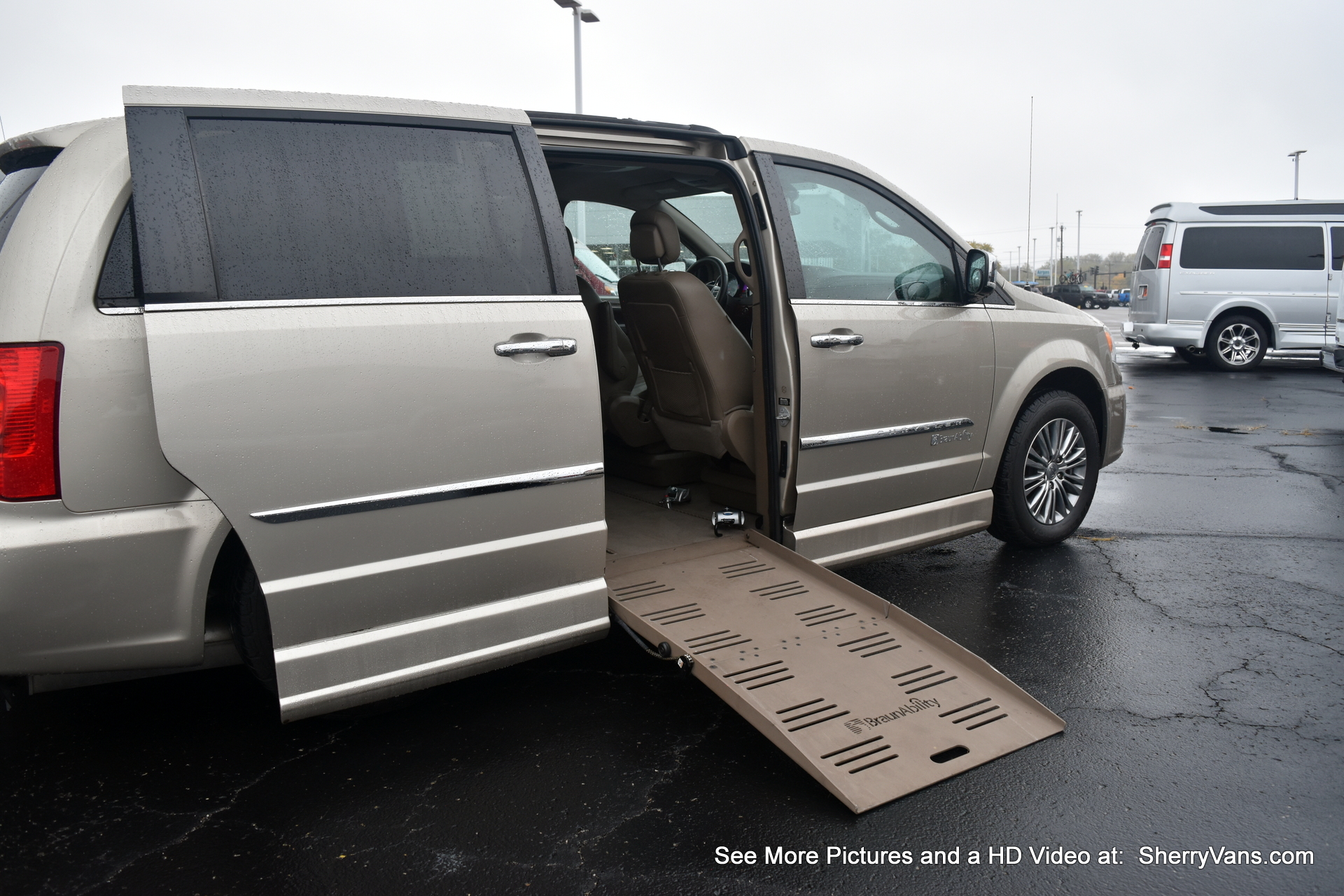 2014 Chrysler Town & Country - BraunAbility Mobility | CP16388T - Paul ...