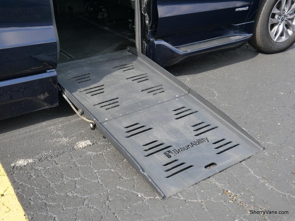 2021 Toyota Sienna - BraunAbility Side-Entry Mobility | 30830AT - Paul ...
