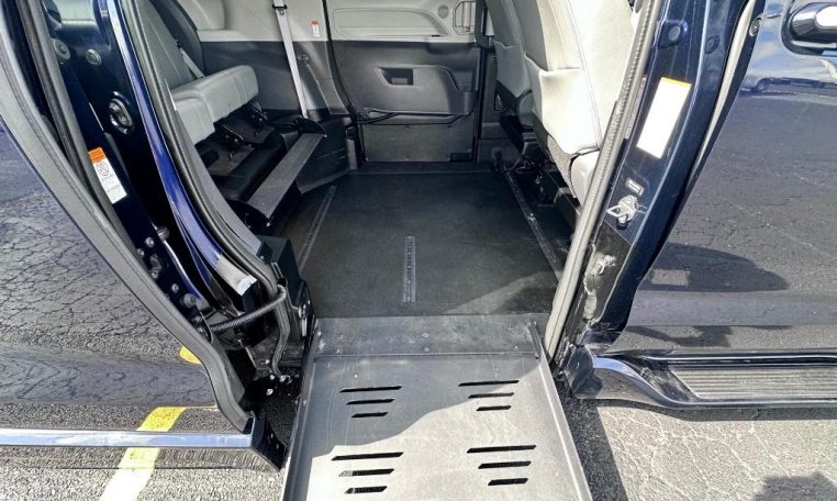 2021 Toyota Sienna - BraunAbility Side-Entry Mobility | 30830AT - Paul ...