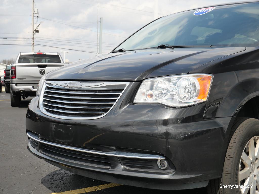 2015 Chrysler Town & Country - BraunAbility Side-Entry Mobility ...