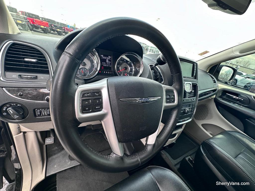 2015 Chrysler Town & Country - BraunAbility Side-Entry Mobility ...