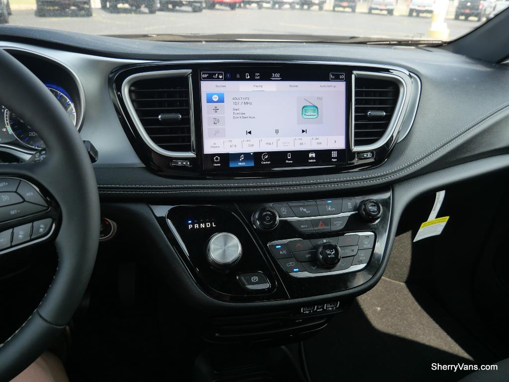 2022 Chrysler Pacifica - ATS Rear-Entry Mobility | 30837T - Paul Sherry ...