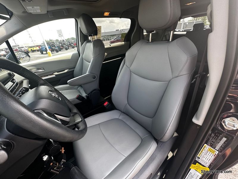 2021 Toyota Sienna - BraunAbility Side-Entry Mobility | 30830AT - Paul ...