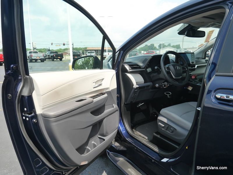 2021 Toyota Sienna - BraunAbility Side-Entry Mobility | 30830AT - Paul ...
