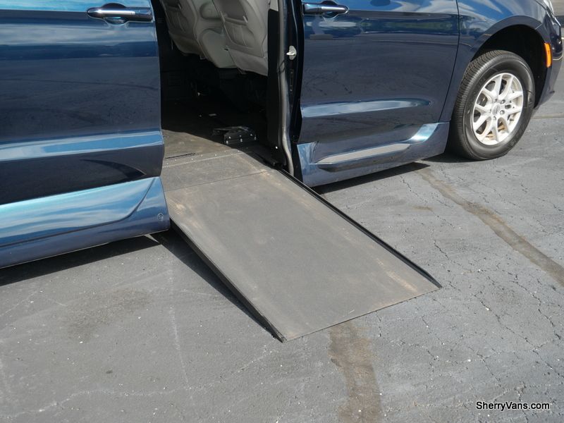 2021 Chrysler Pacifica - VMI Side-Entry Mobility | 30794AT - Paul ...