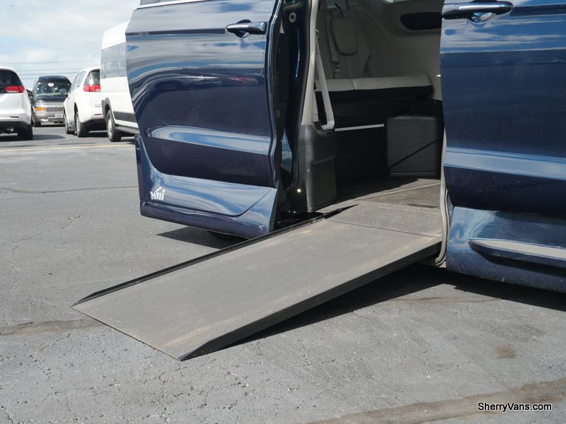 2021 Chrysler Pacifica - VMI Side-Entry Mobility | 30794AT - Paul ...