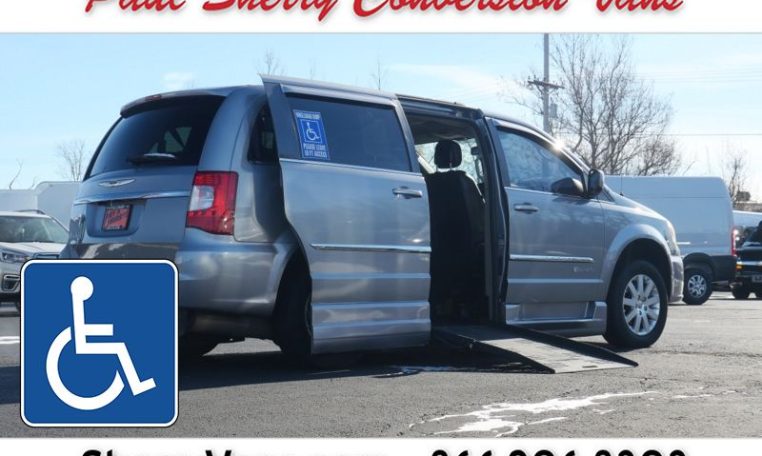 2015 Chrysler Town & Country - BraunAbility Side-Entry Mobility ...
